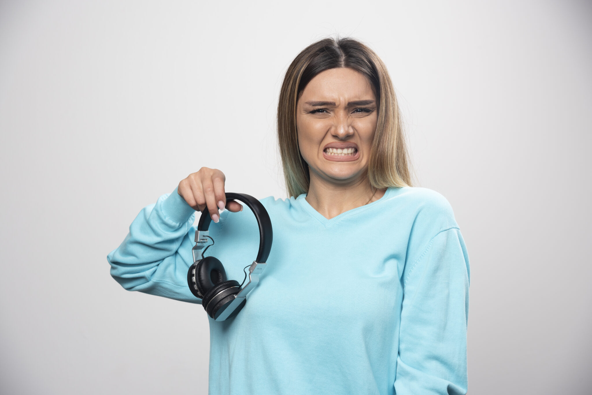 Safe Listening Habits: Protecting Your Ears from Headphone Damage